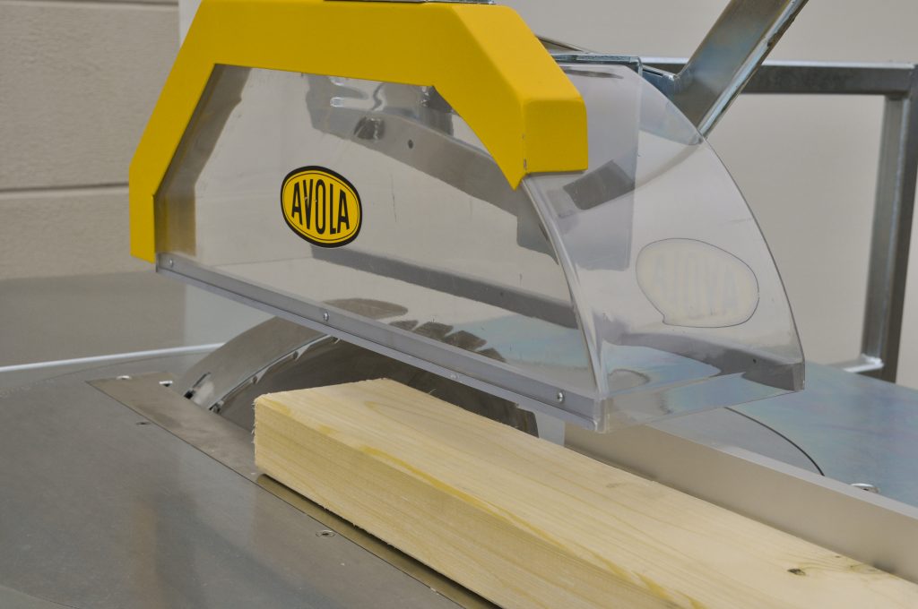 Kreissägen und andere Holzbearbeitungsmaschinen von AVOLA